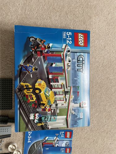 ᐅ Set • Lego 7993 City ⇒ 1 offer • Service Station | PilotBrick.co.uk